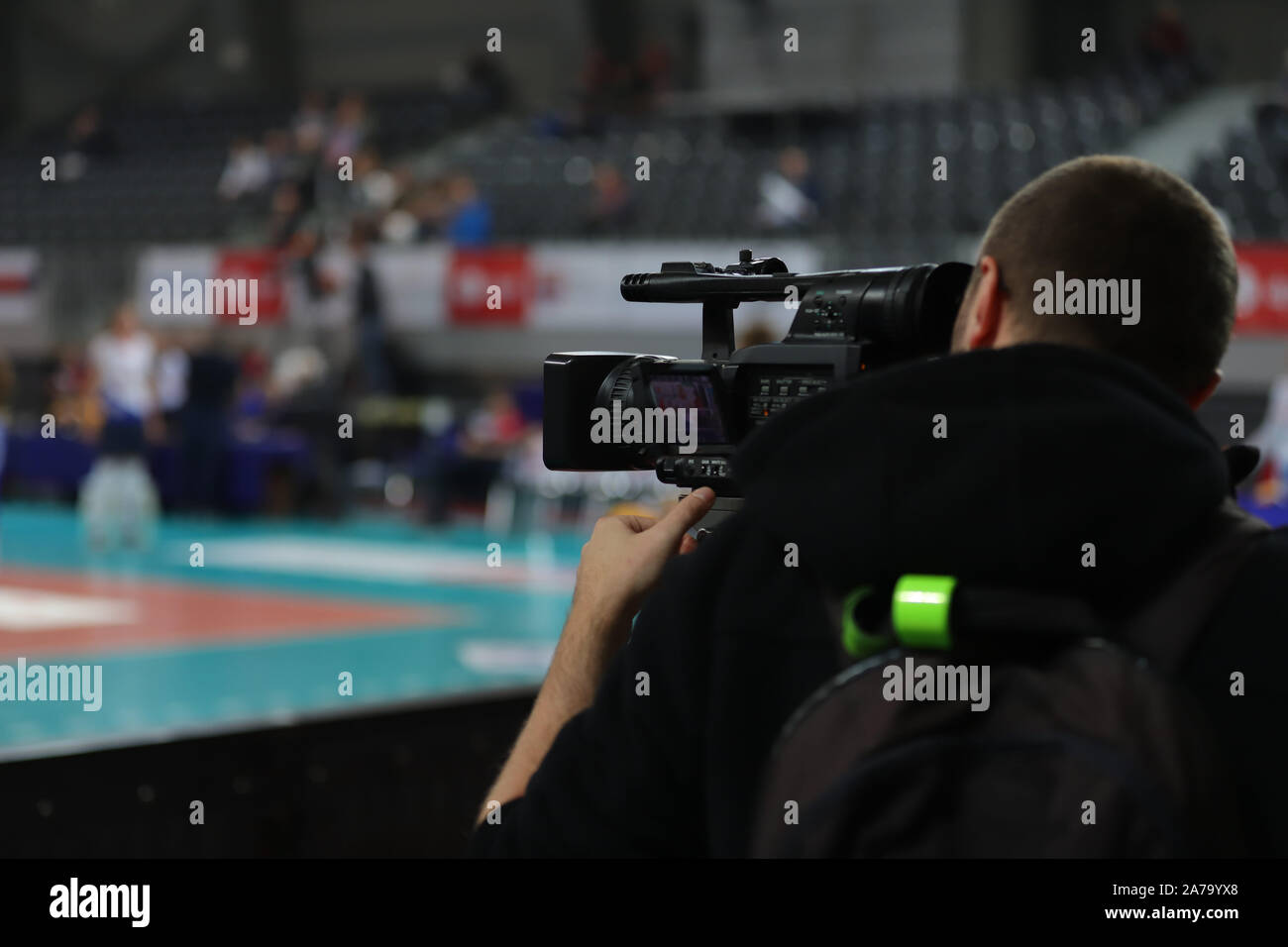 Television cameraman sports event hi-res stock photography and images ...
