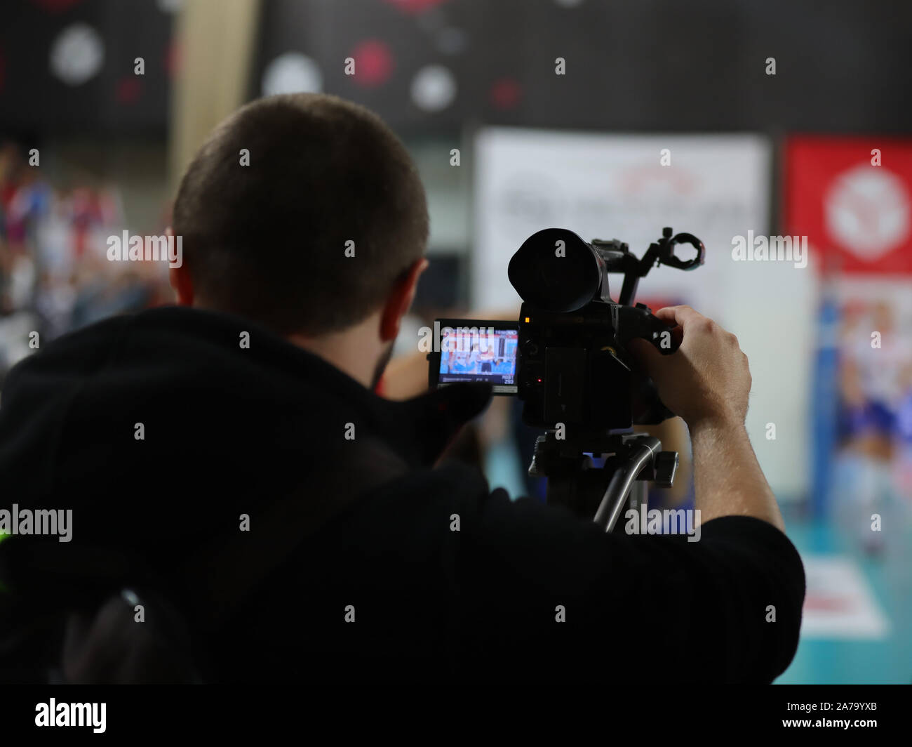 professional cameraman filming sport Stock Photo - Alamy