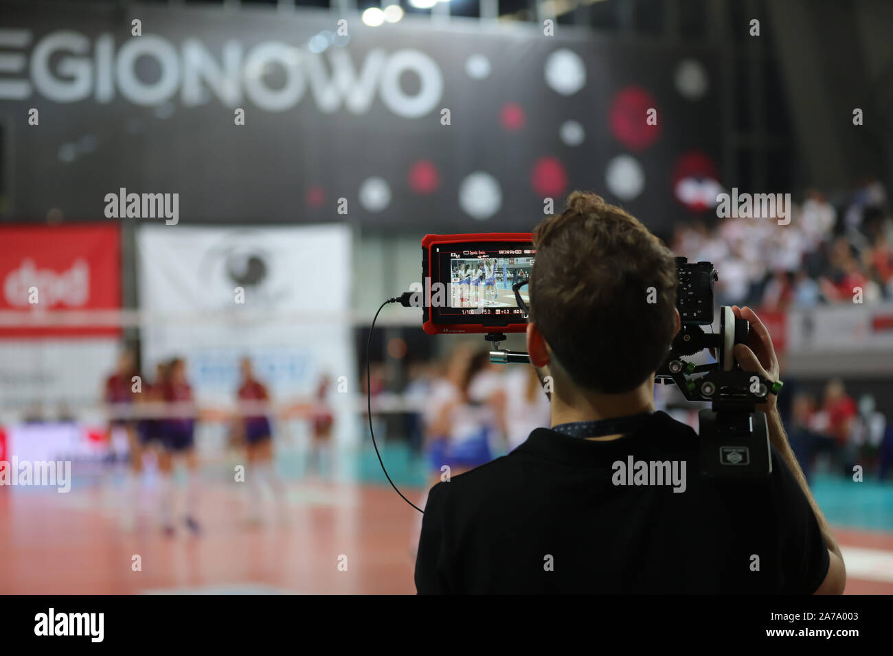 professional cameraman filming sport Stock Photo - Alamy