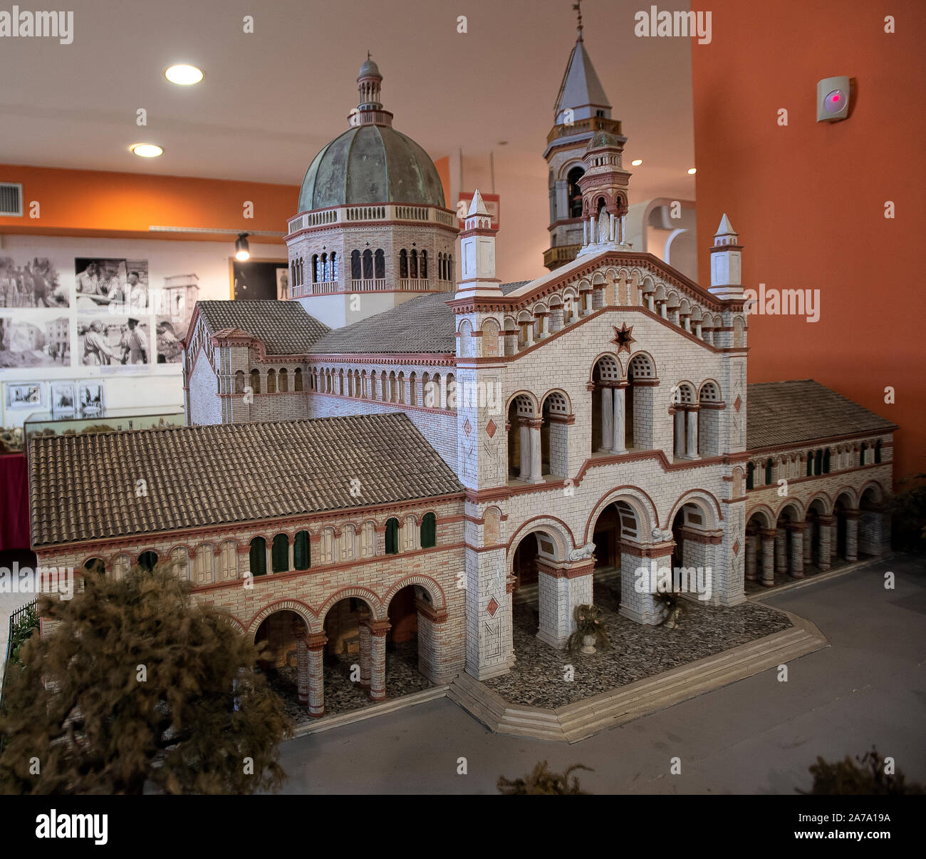 Italia Marche Osimo Museo del Figurino Storico modello Santuario di ...