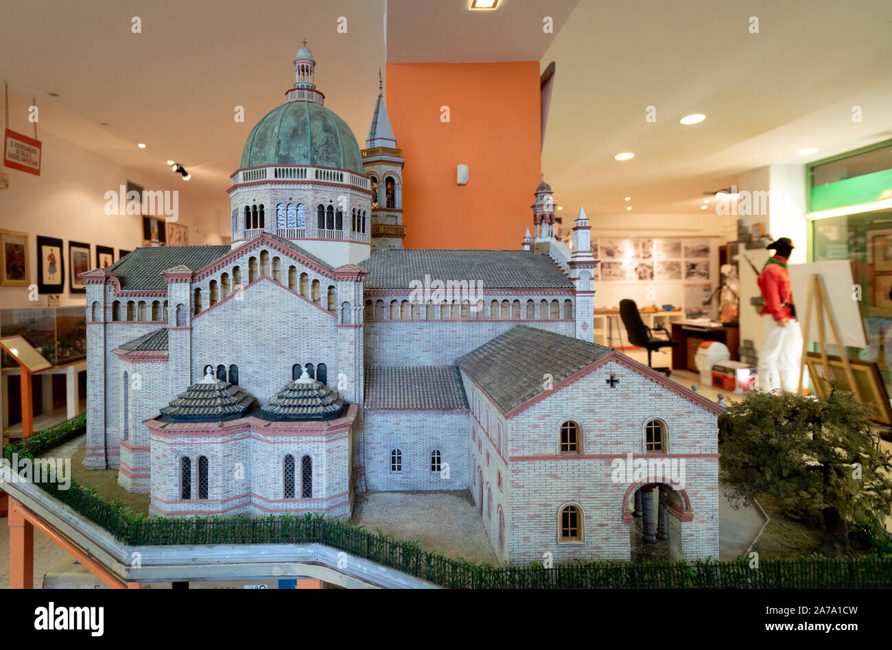 Italia Marche Osimo Museo del Figurino Storico modello Santuario di ...