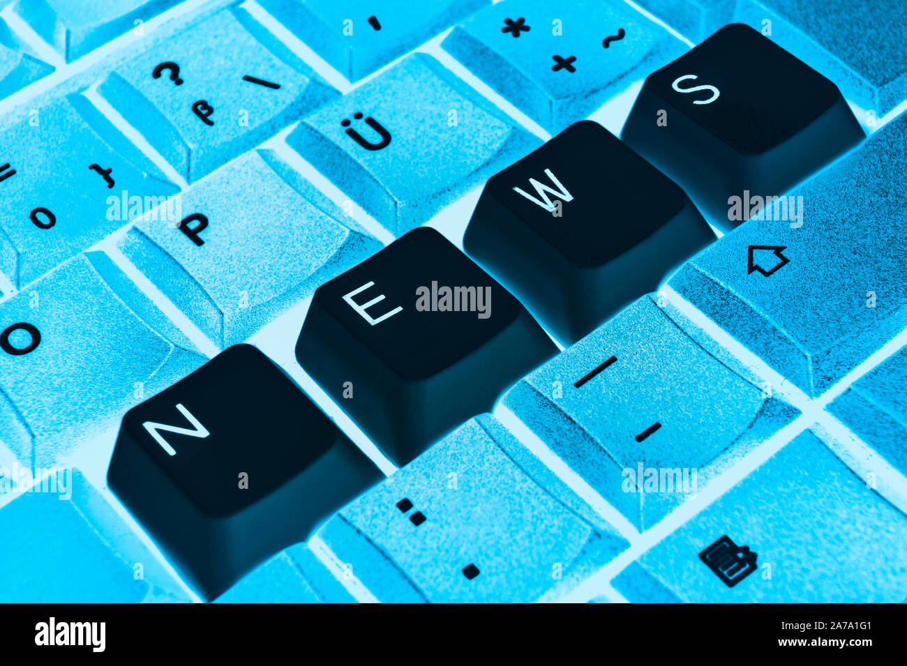 Breaking news keyboard hi-res stock photography and images - Alamy