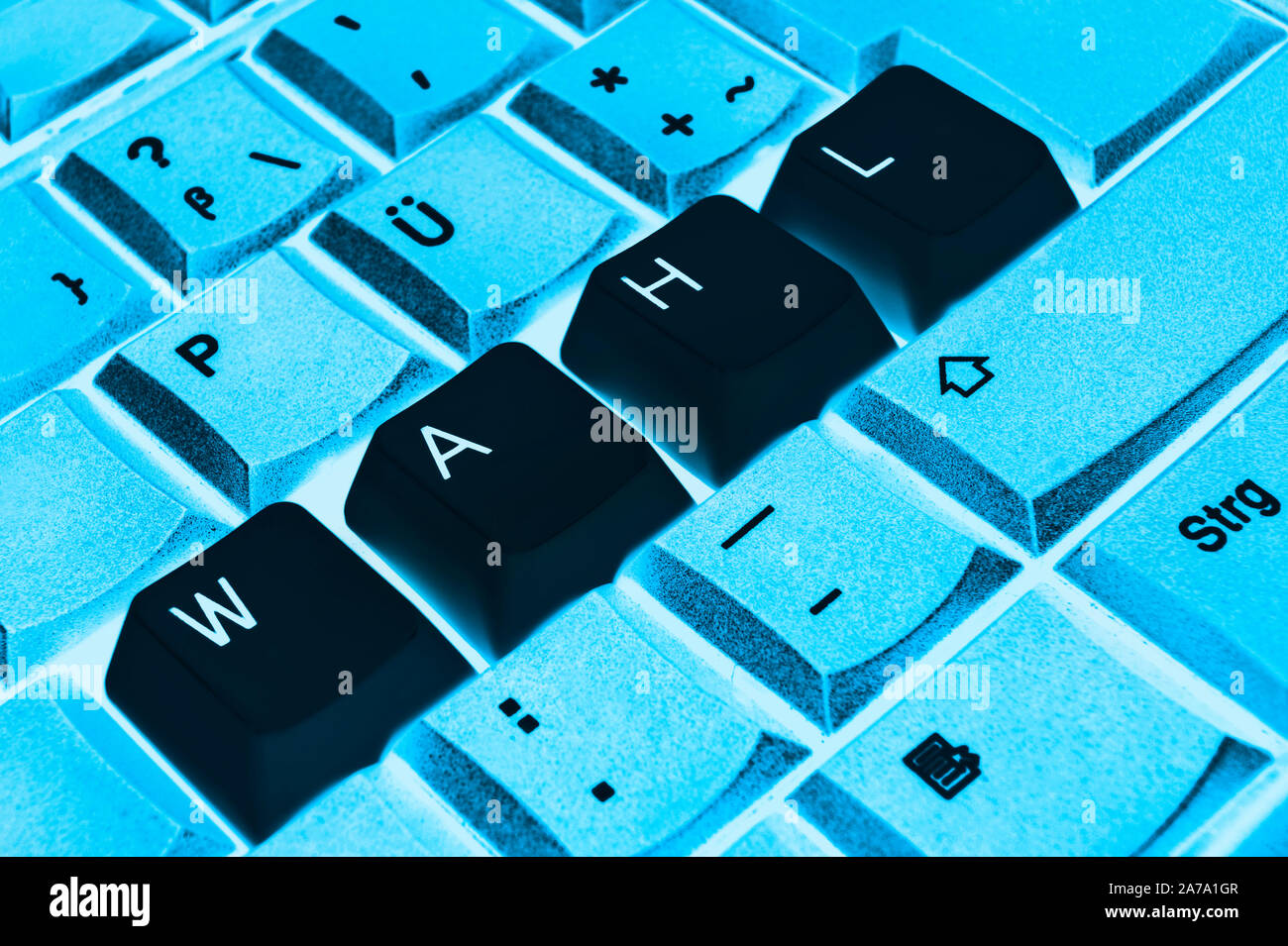 German keyboard close-up with keys voting Stock Photo - Alamy
