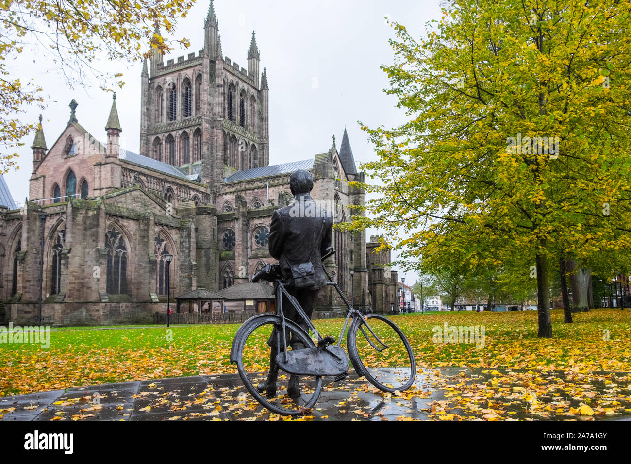 Elgar and bicycle hi-res stock photography and images - Alamy