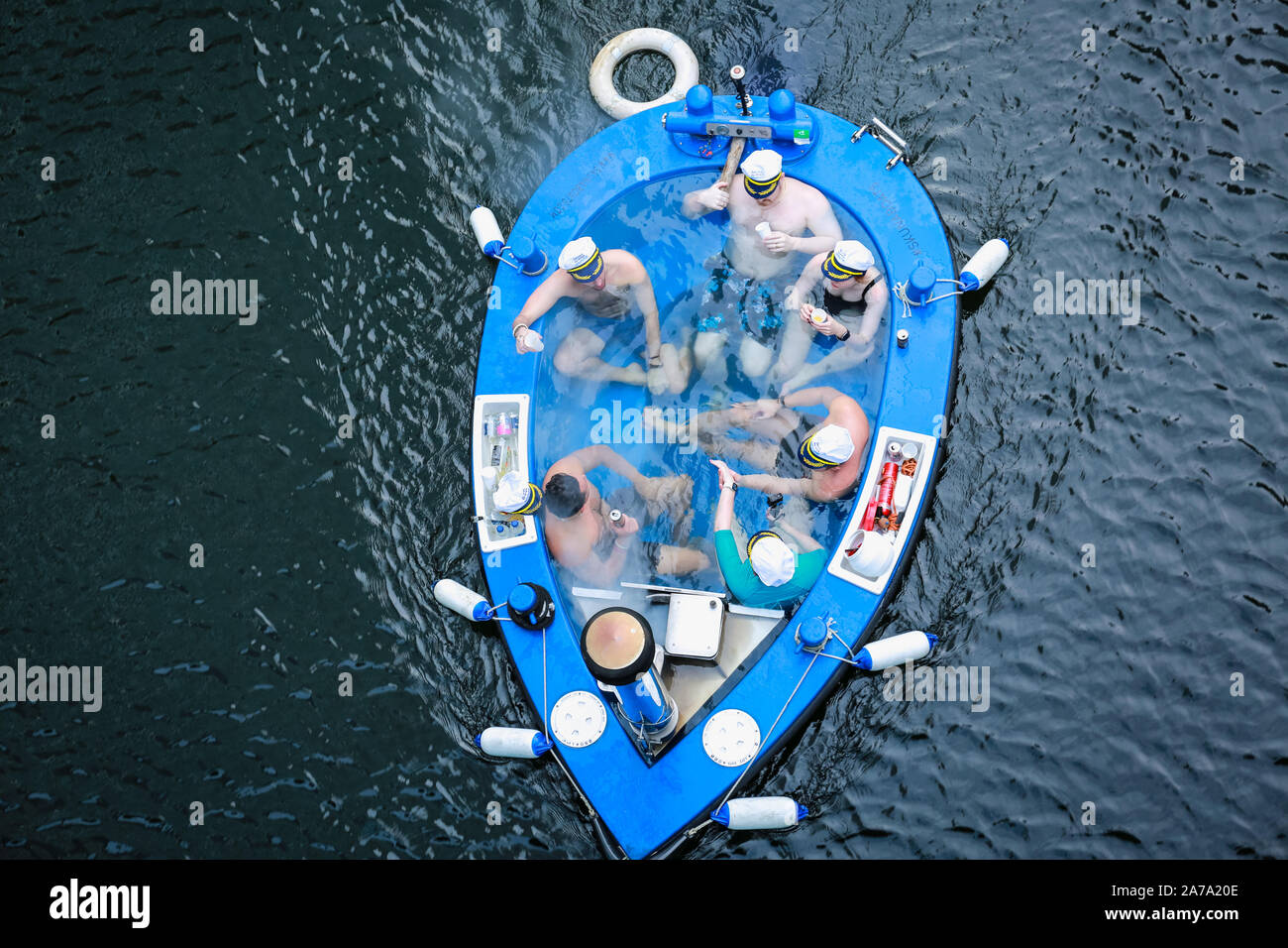 London hot tub boat hi-res stock photography and images - Alamy