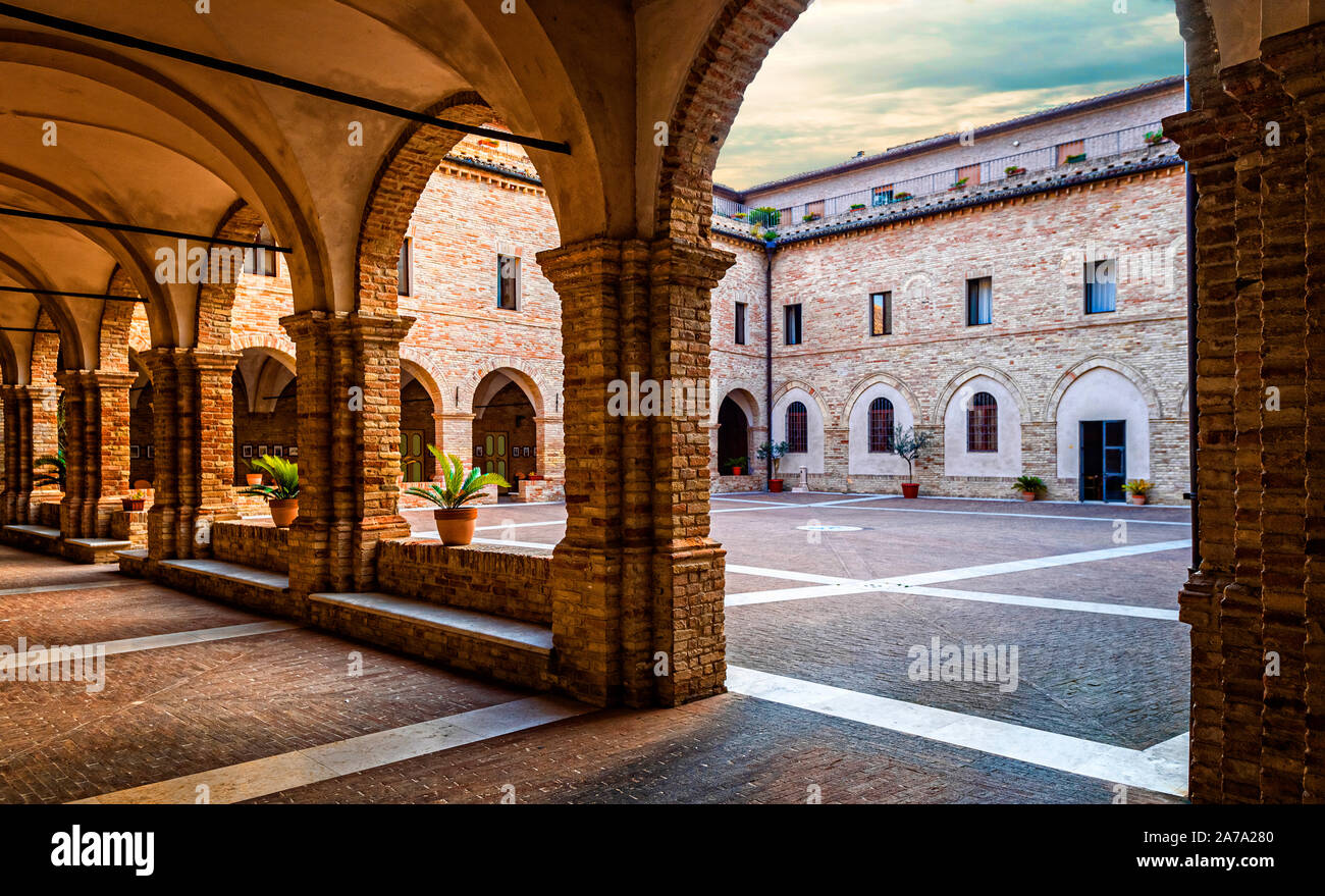 Chiostro marche hi-res stock photography and images - Alamy