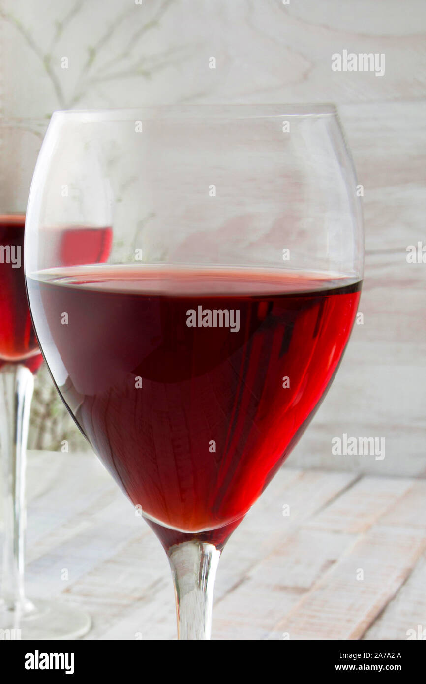 Red wine glass close up Stock Photo - Alamy