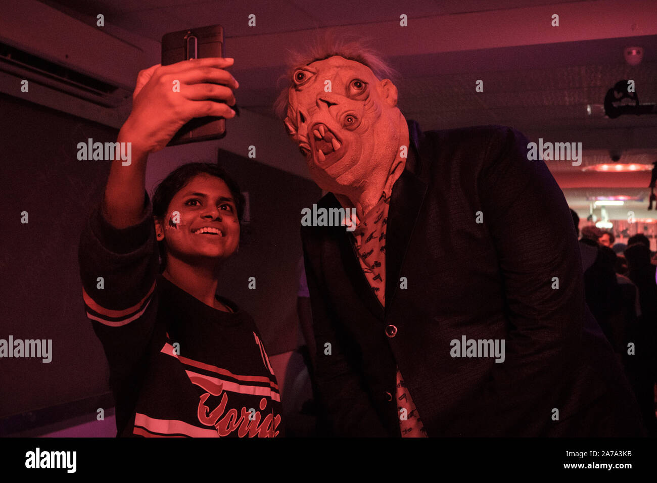 College fan celebrate hi-res stock photography and images - Alamy