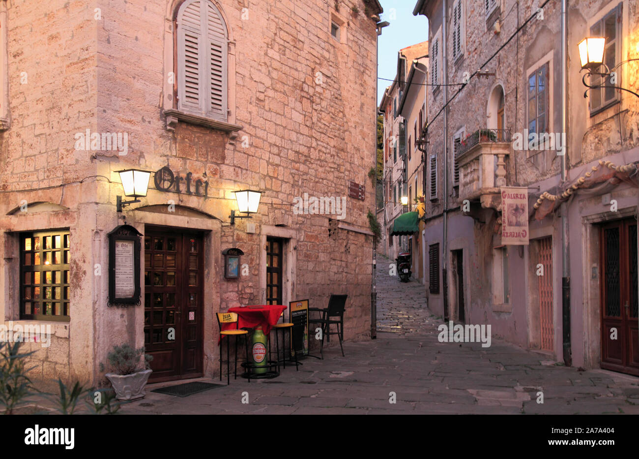 Croatia, Pula, street scene, historic architecture Stock Photo - Alamy