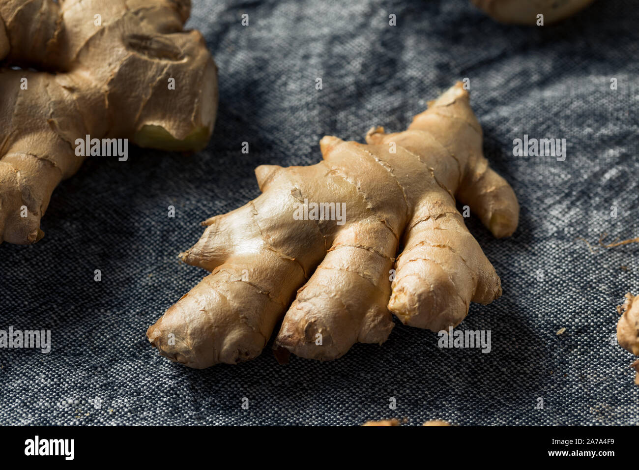 Raw Brown Organic Spicy Ginger Root Ready to Cook Stock Photo - Alamy