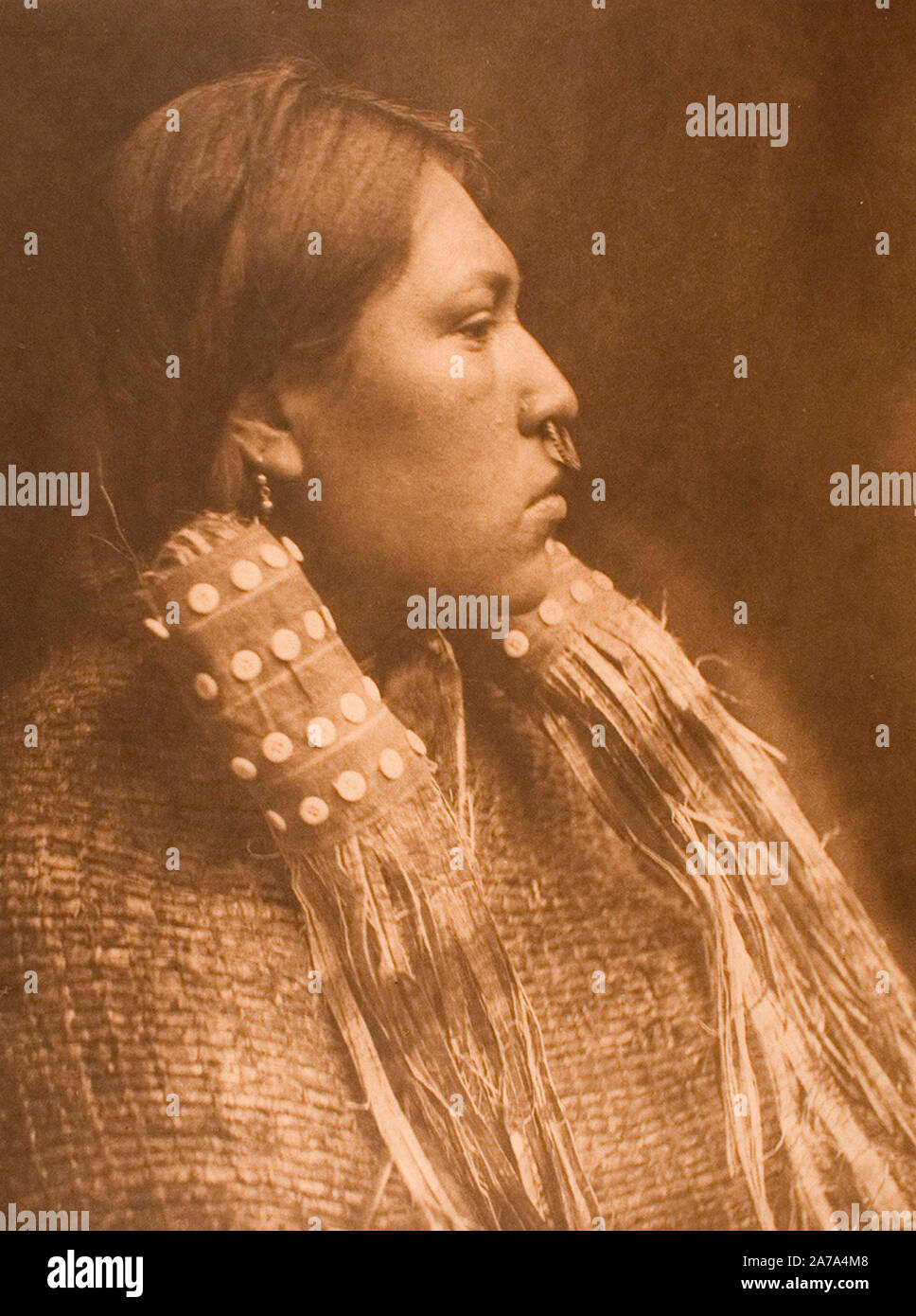 Native american man weaving hi-res stock photography and images - Alamy