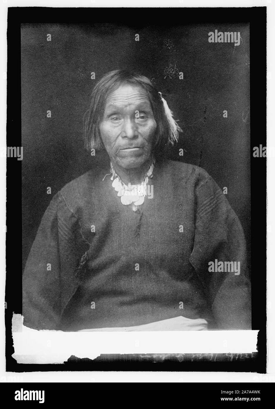 Vintage native american indian portrait photograph Stock Photo - Alamy