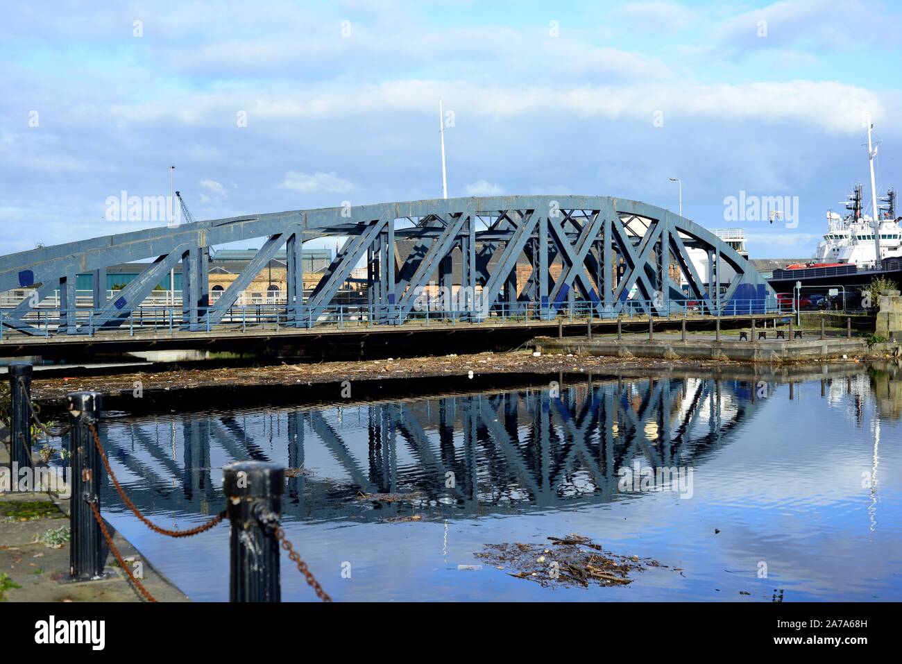 Water of leith walkway hi-res stock photography and images - Alamy