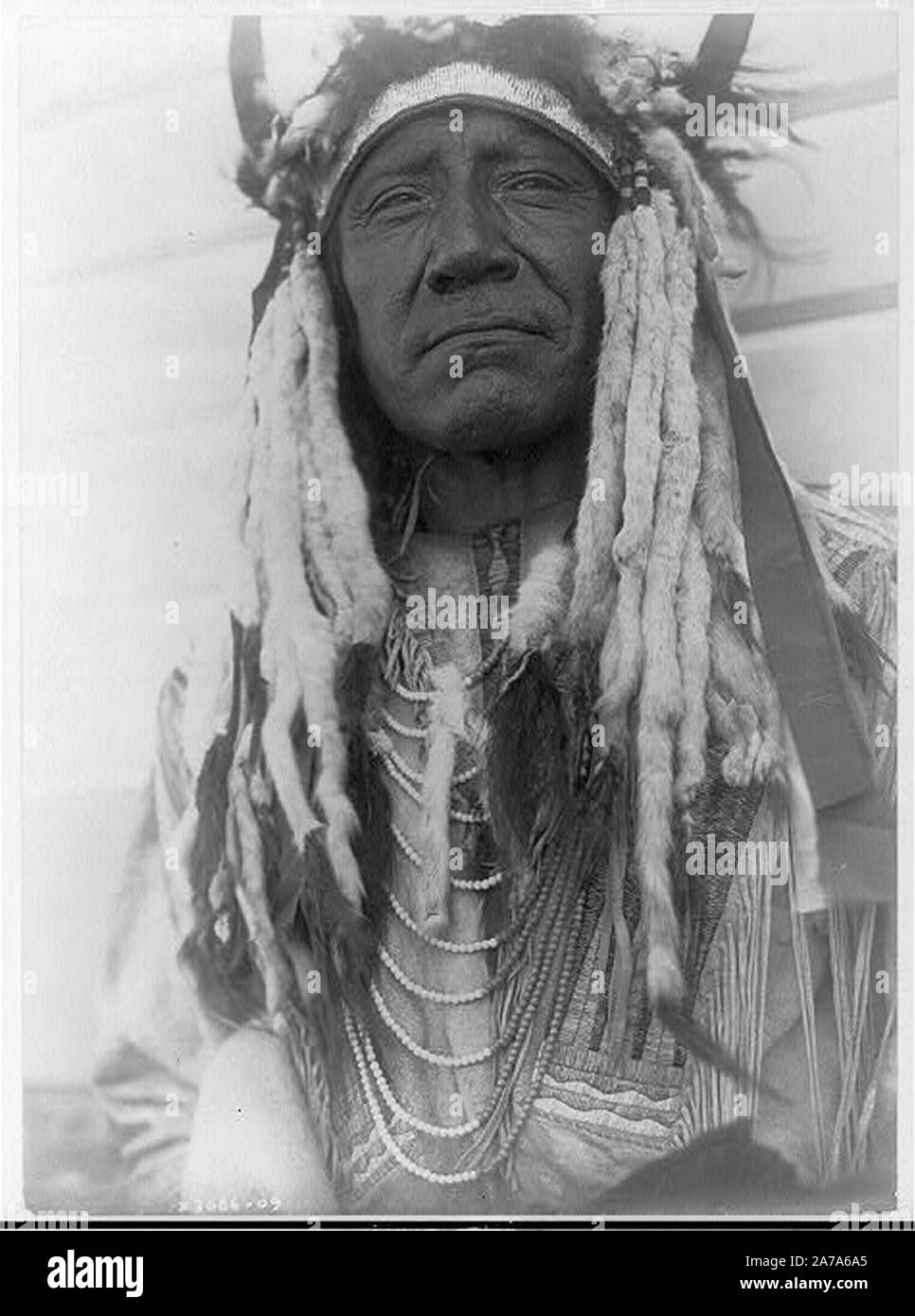 Vintage native american indian portrait photograph Stock Photo - Alamy