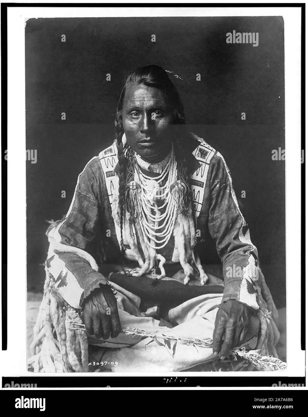 Vintage native american indian portrait photograph Stock Photo - Alamy