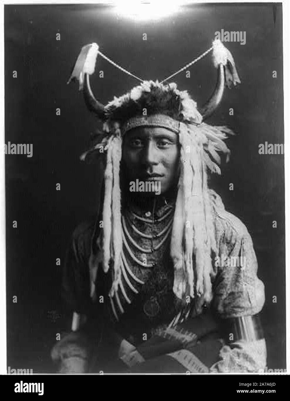 Vintage native american indian portrait photograph Stock Photo - Alamy