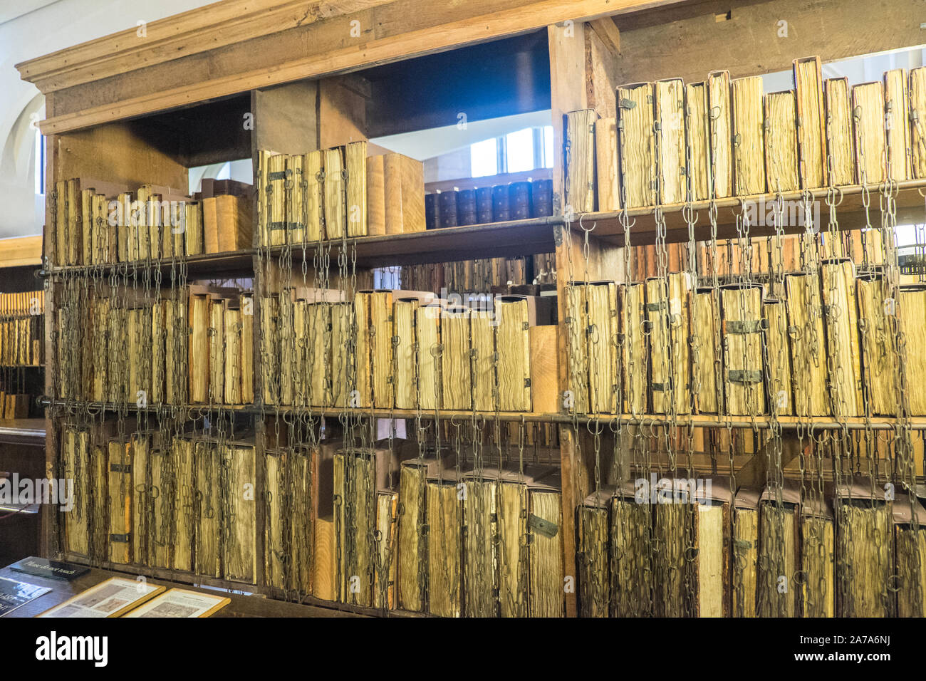 Chained books in hereford library hi-res stock photography and images ...