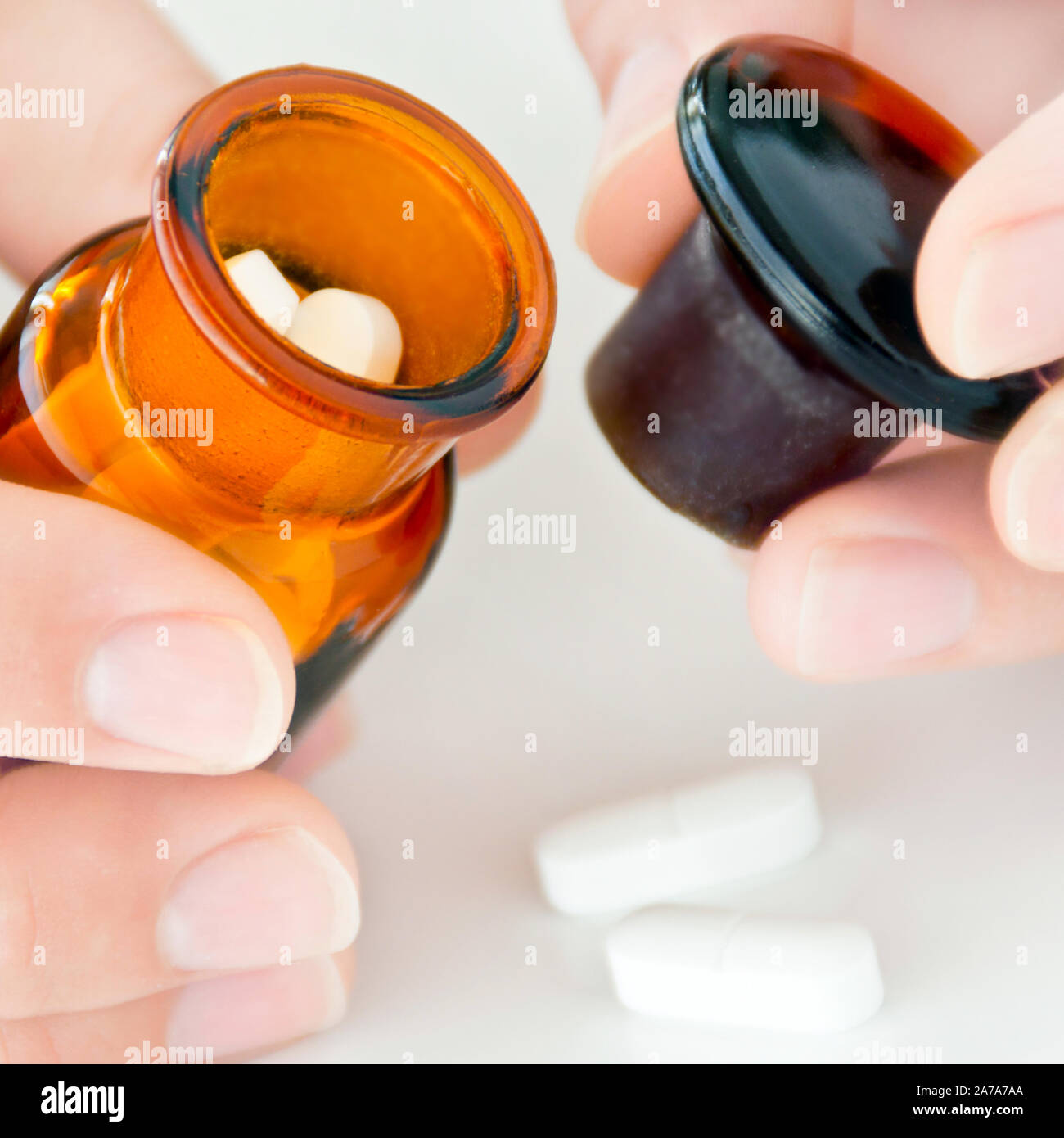 Tablets in a bottle hi-res stock photography and images - Alamy