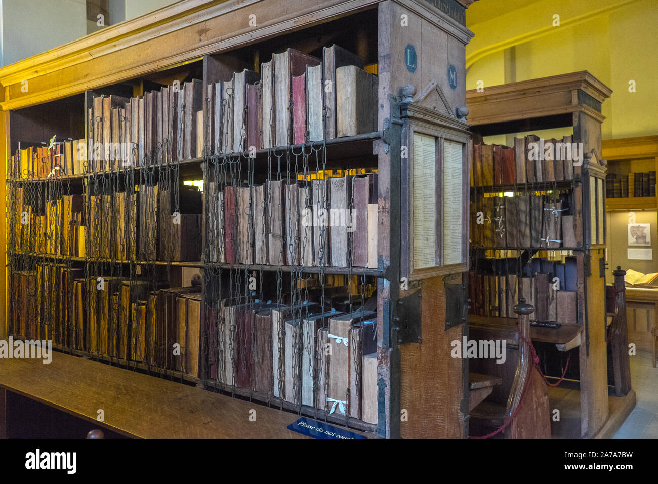 Chained books in hereford library hi-res stock photography and images ...