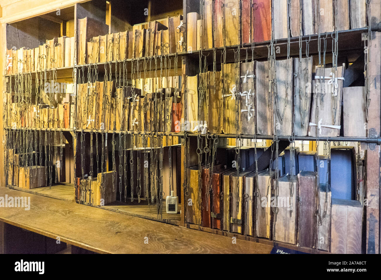 Chained books in hereford library hi-res stock photography and images ...