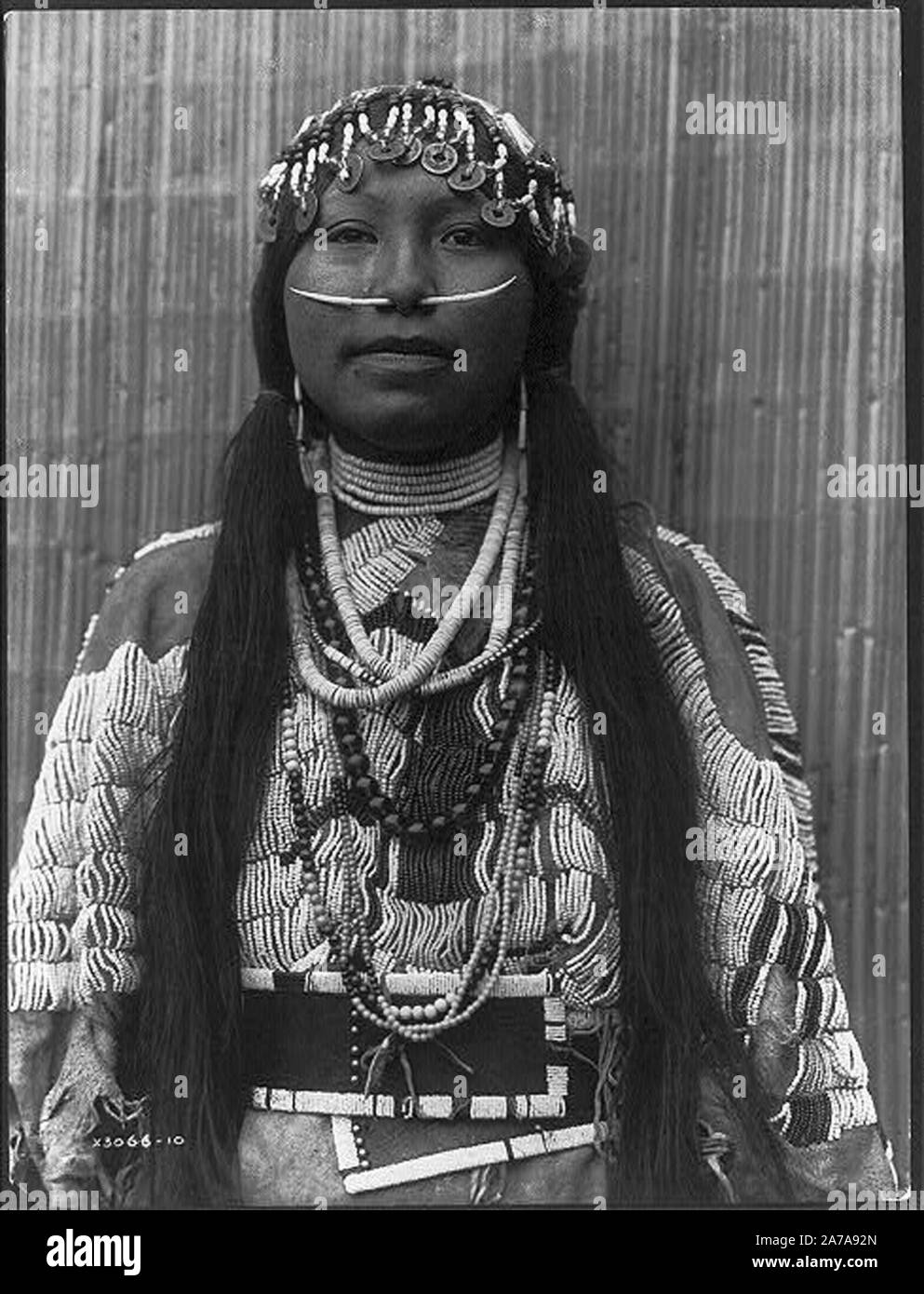 Vintage native american indian portrait photograph Stock Photo - Alamy