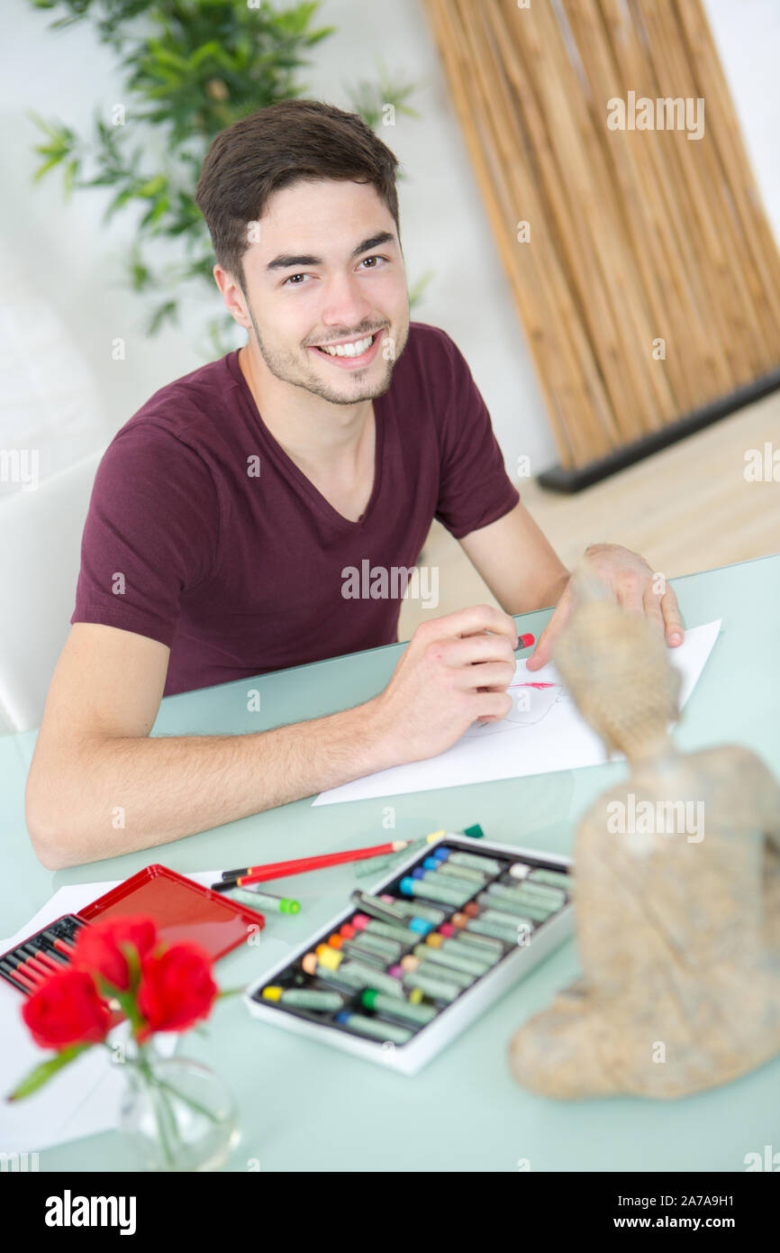 Male art student drawing at easel hi-res stock photography and images ...