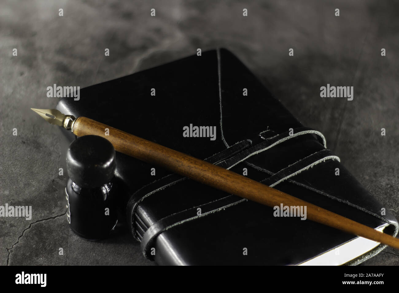 Old school desk fountain pen hi-res stock photography and images - Alamy