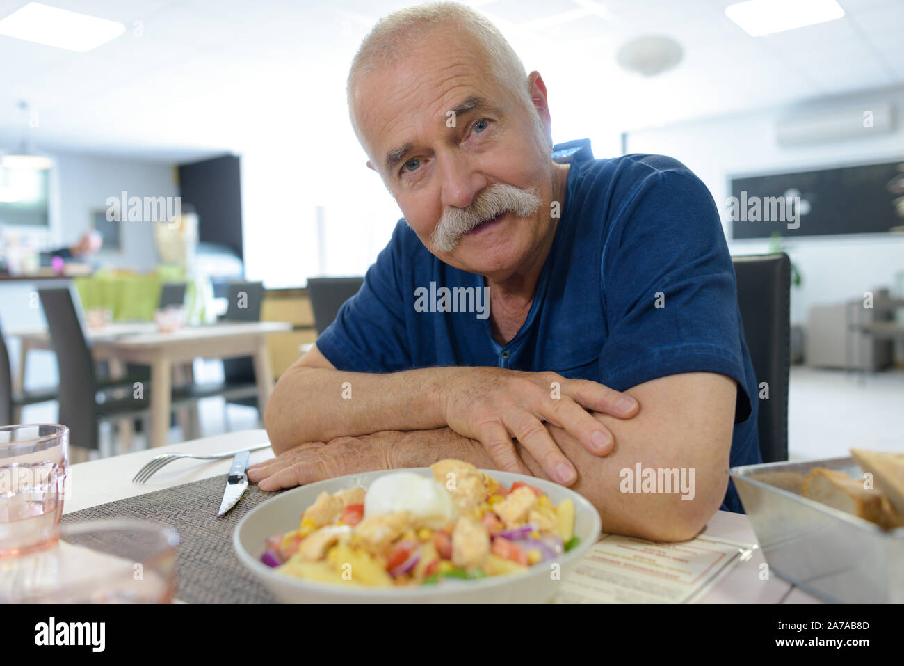 Elderly man alone in restaurant hi-res stock photography and images - Alamy