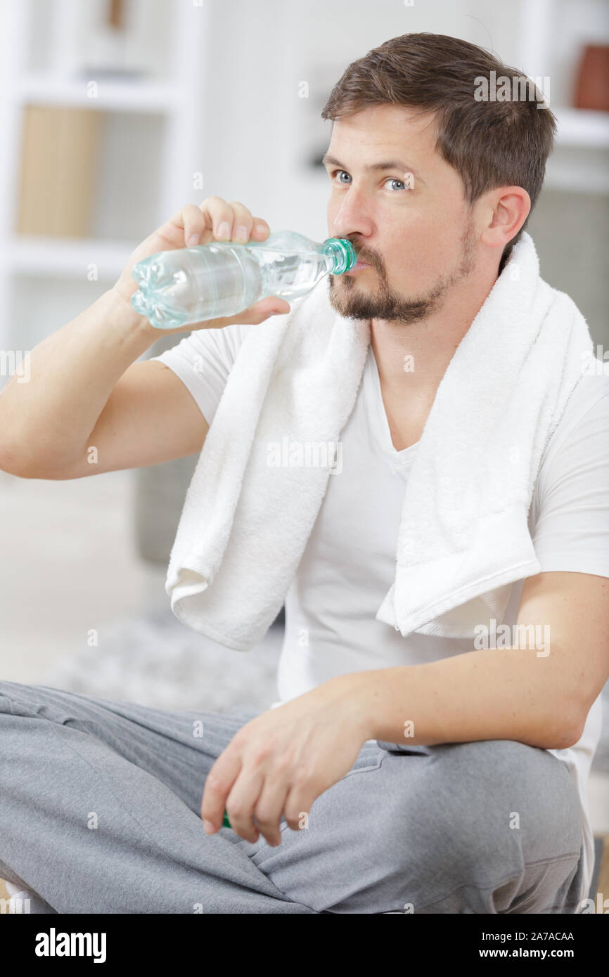 male drinking water at the gym Stock Photo - Alamy