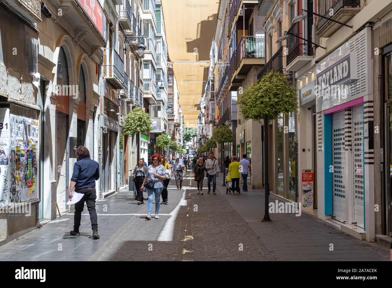 Streets of granada hi-res stock photography and images - Alamy