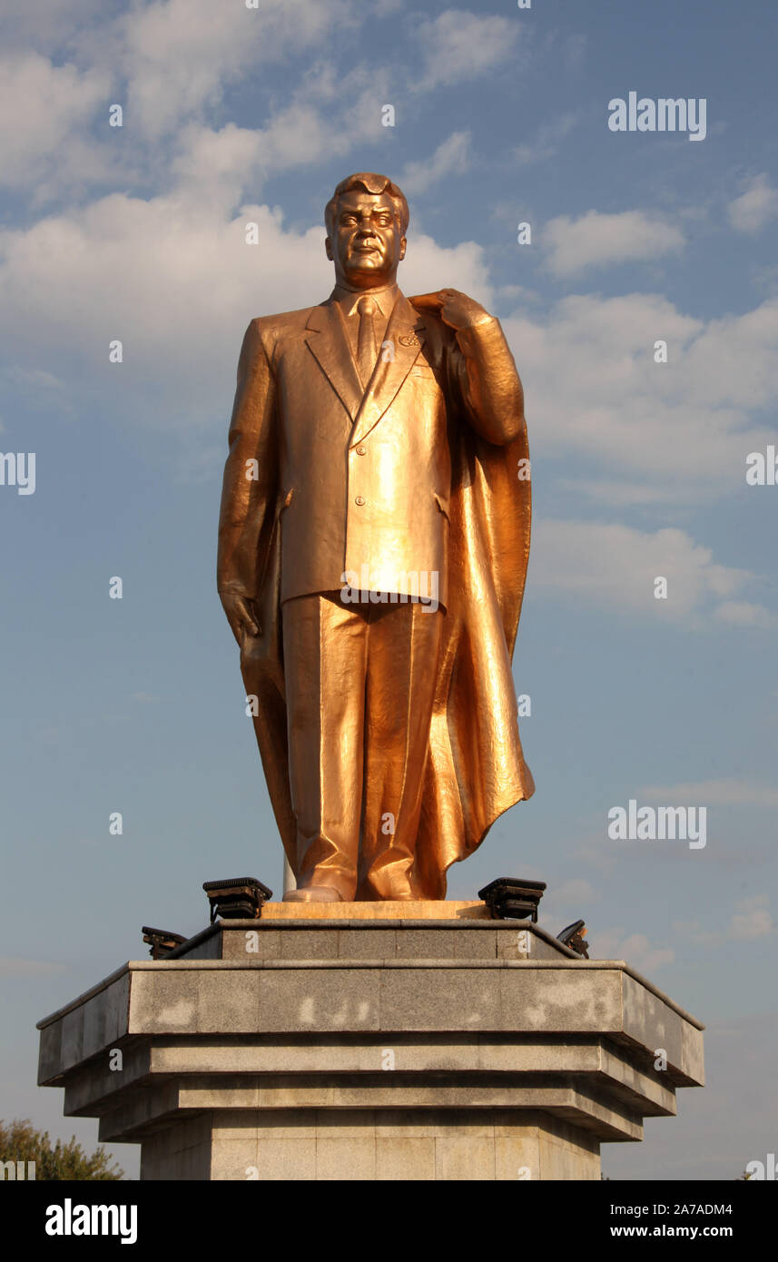 President turkmenistan saparmurat niyazov hi-res stock photography and ...