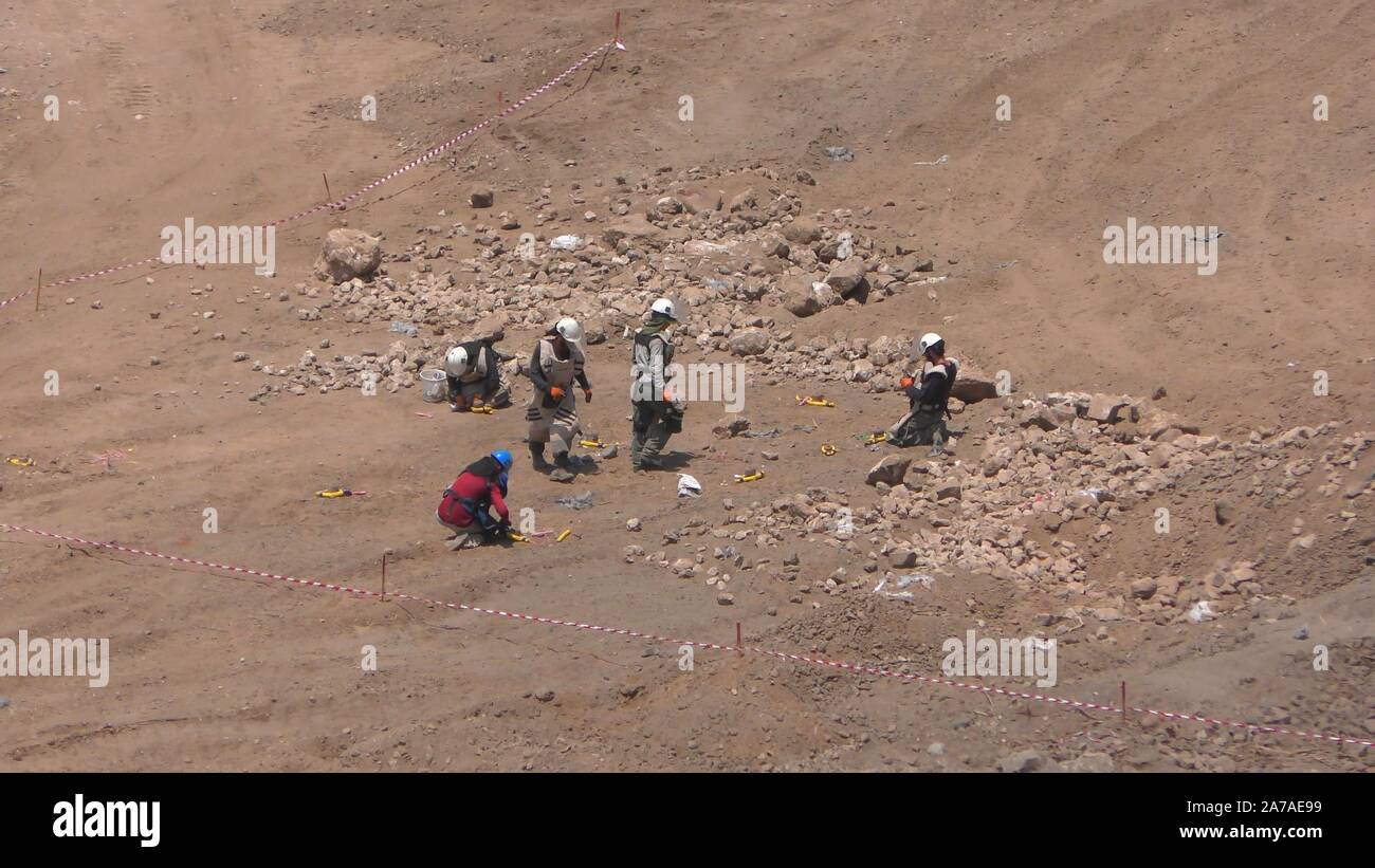 Mine clearing beach hi-res stock photography and images - Alamy