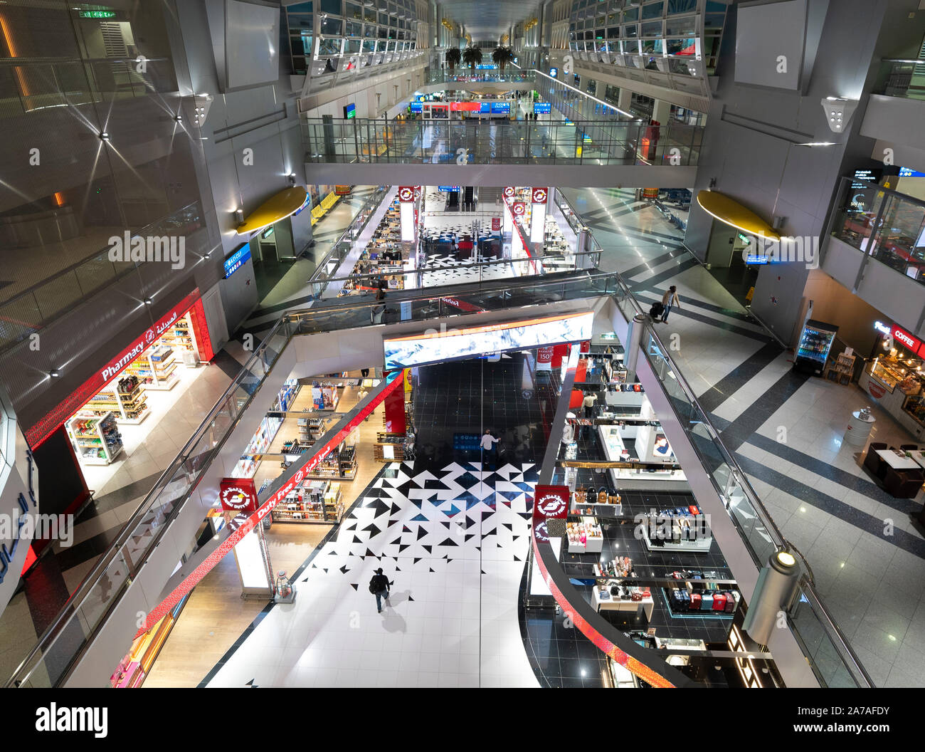 Airport interior dubai hi-res stock photography and images - Alamy