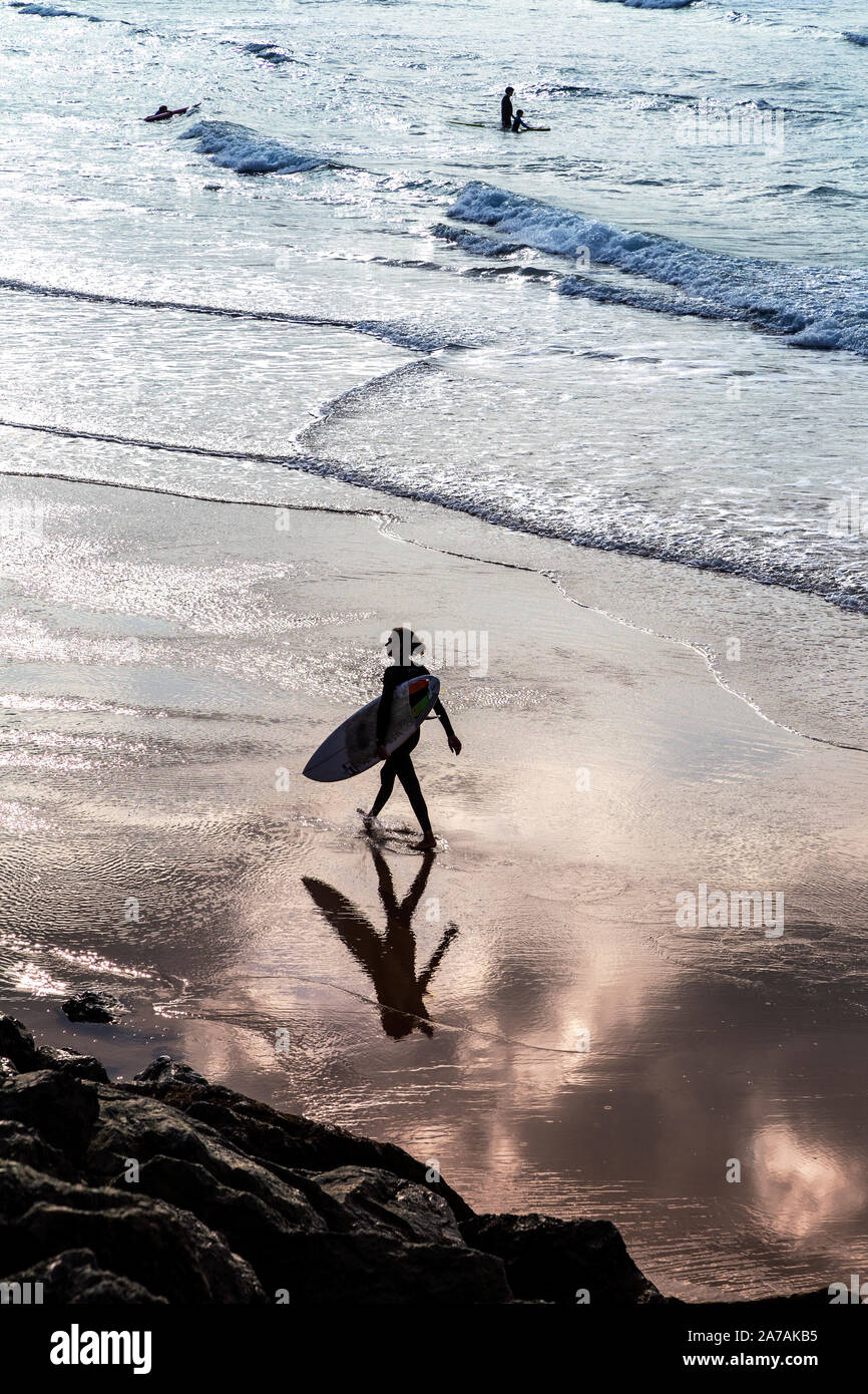 Walking with surf board hi-res stock photography and images - Alamy