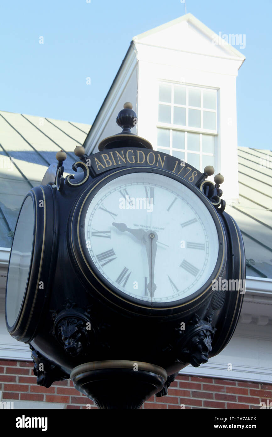 Post clock in downtown Abingdon, VA, USA Stock Photo - Alamy