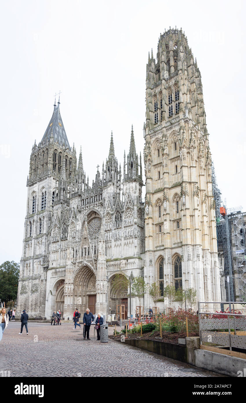 Rouen Cathedral frontage, Place de la Cathedrale, Rouen, Normandy ...