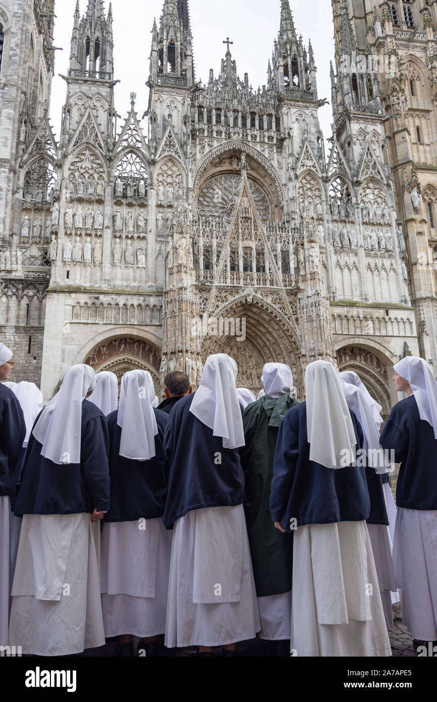 Nuns habits hi-res stock photography and images - Alamy
