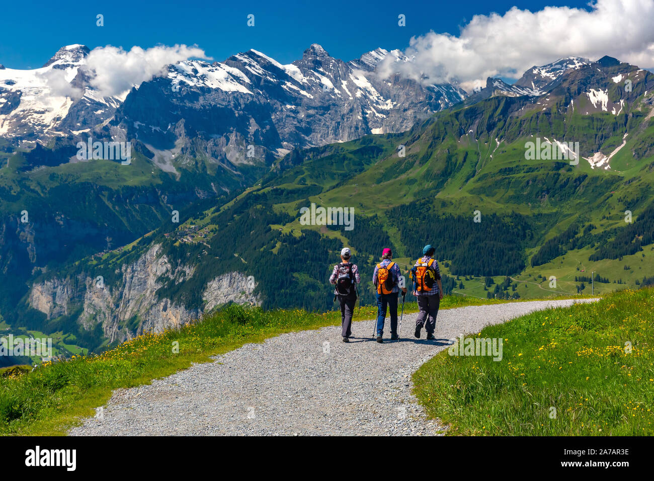 Switzerland tourists outdoors hi-res stock photography and images - Alamy