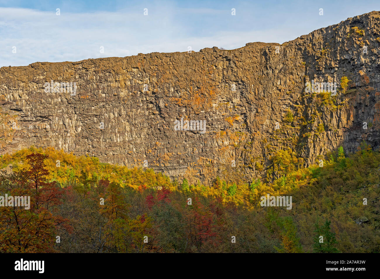 Sheer cliffs hi-res stock photography and images - Alamy