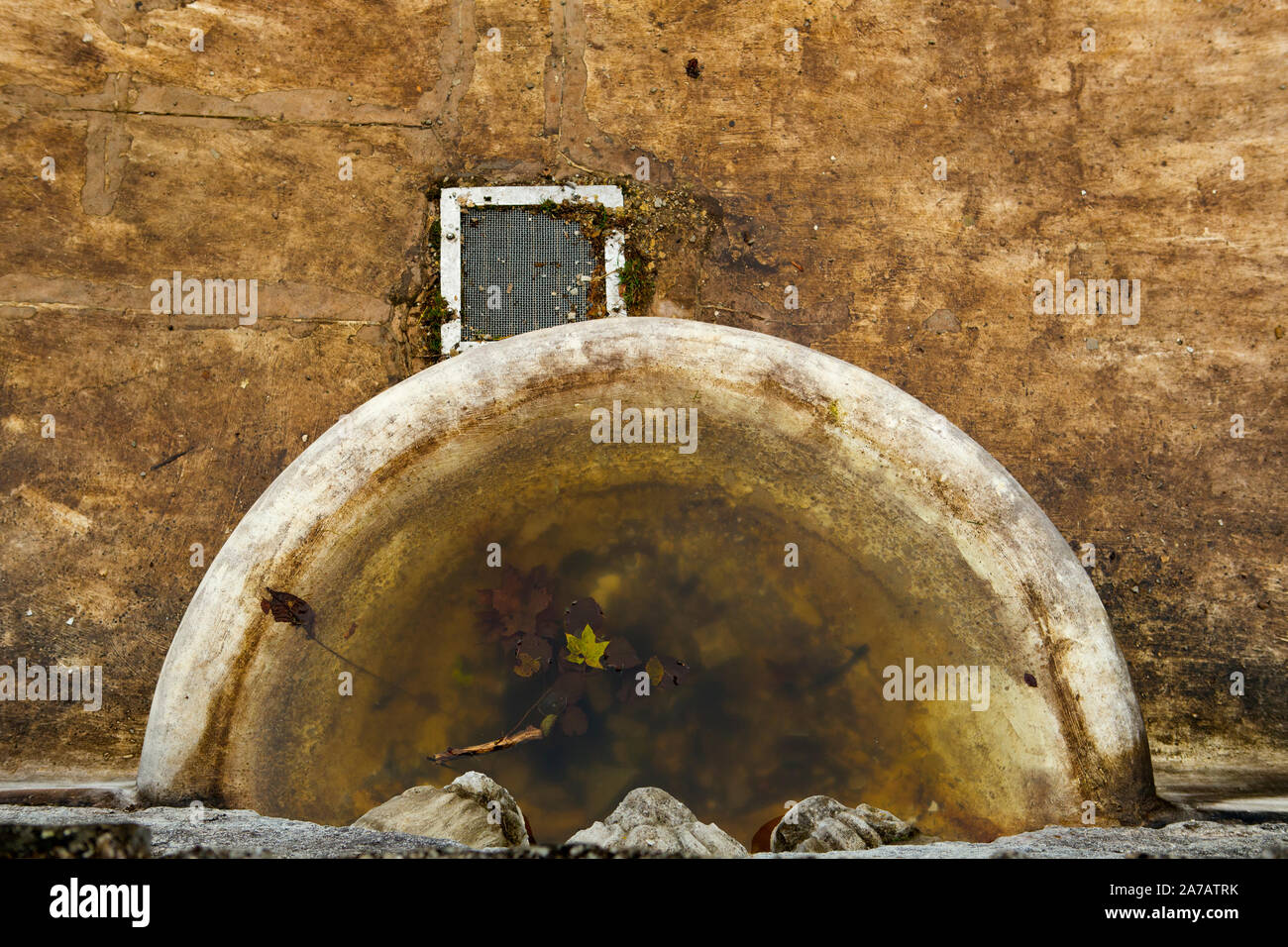 Empty fountain in Oru park in Toila Stock Photo - Alamy