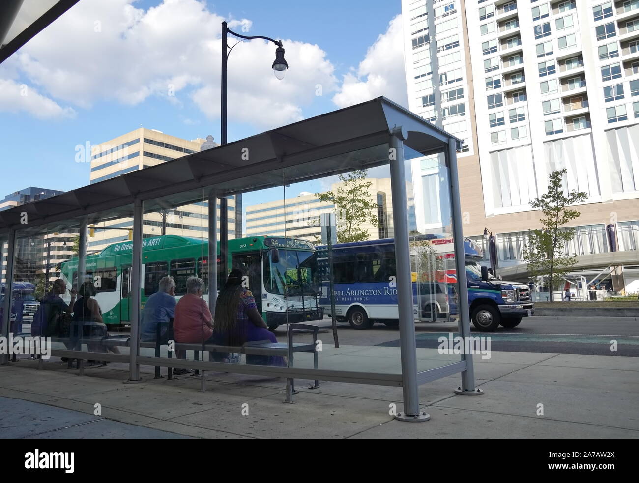 Metro bus shelter hi-res stock photography and images - Alamy
