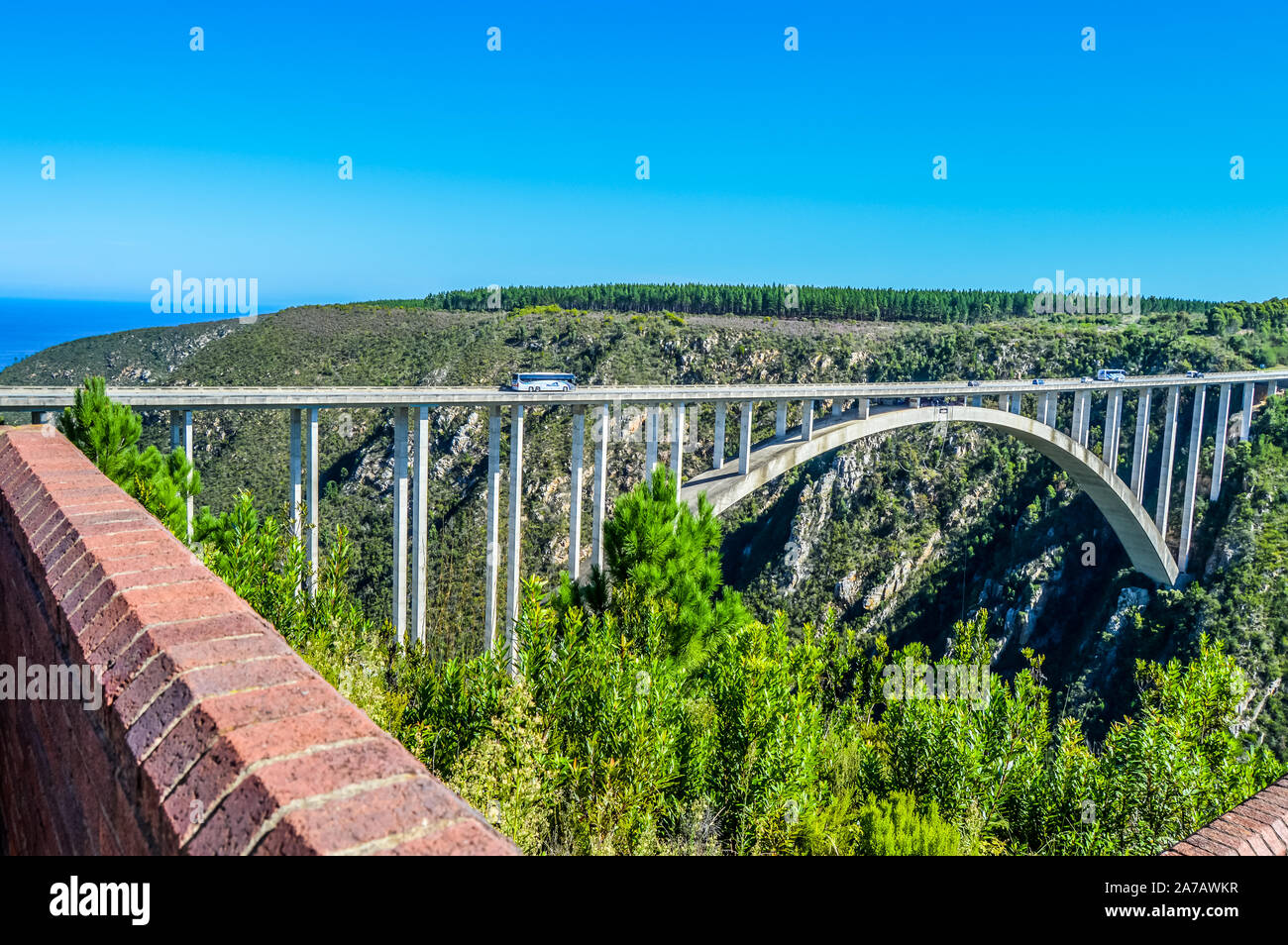 Bloukrans bunjee jumping bridge is an arch bridge located near Nature's ...