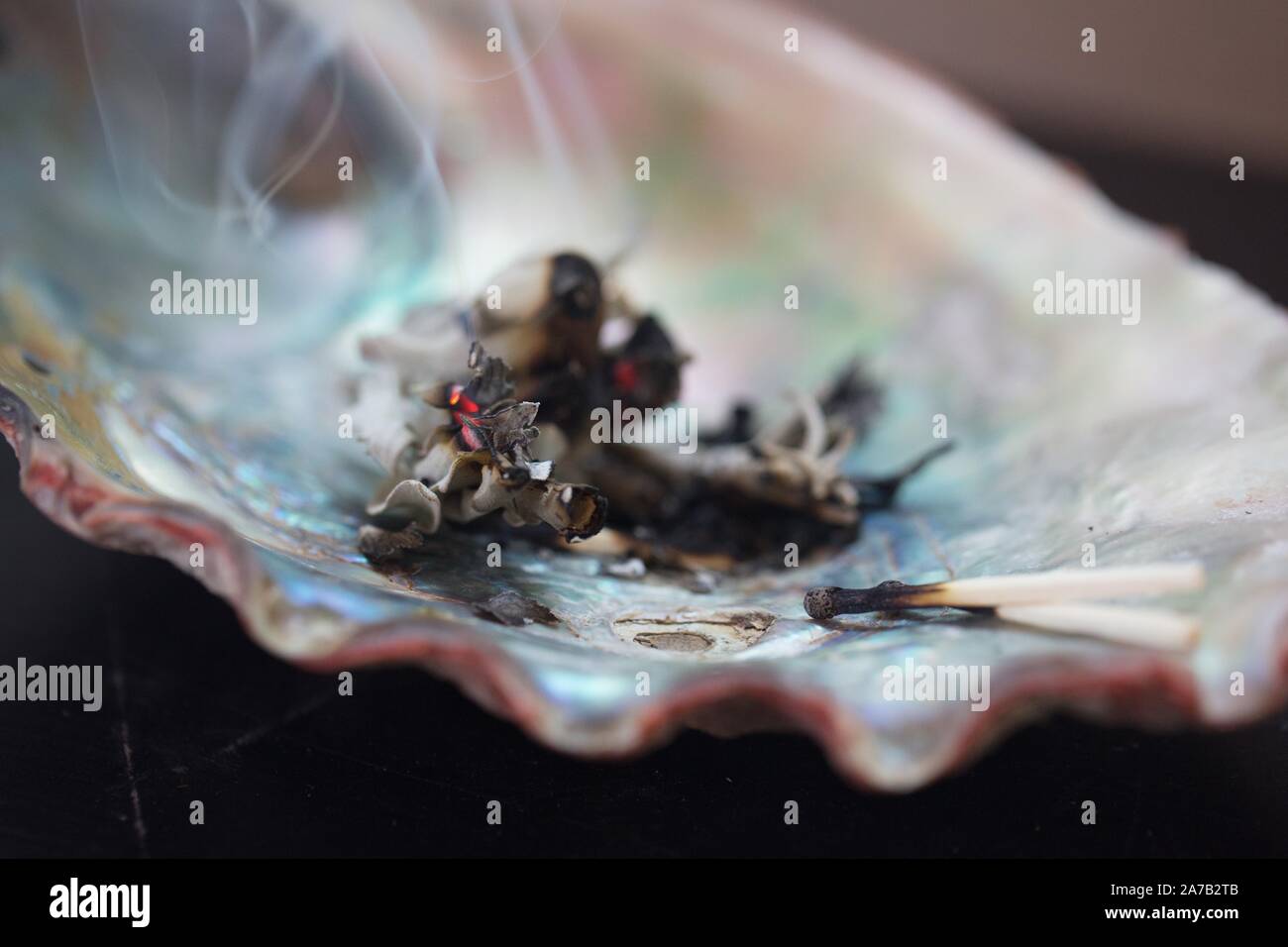 Sage burning hi-res stock photography and images - Alamy