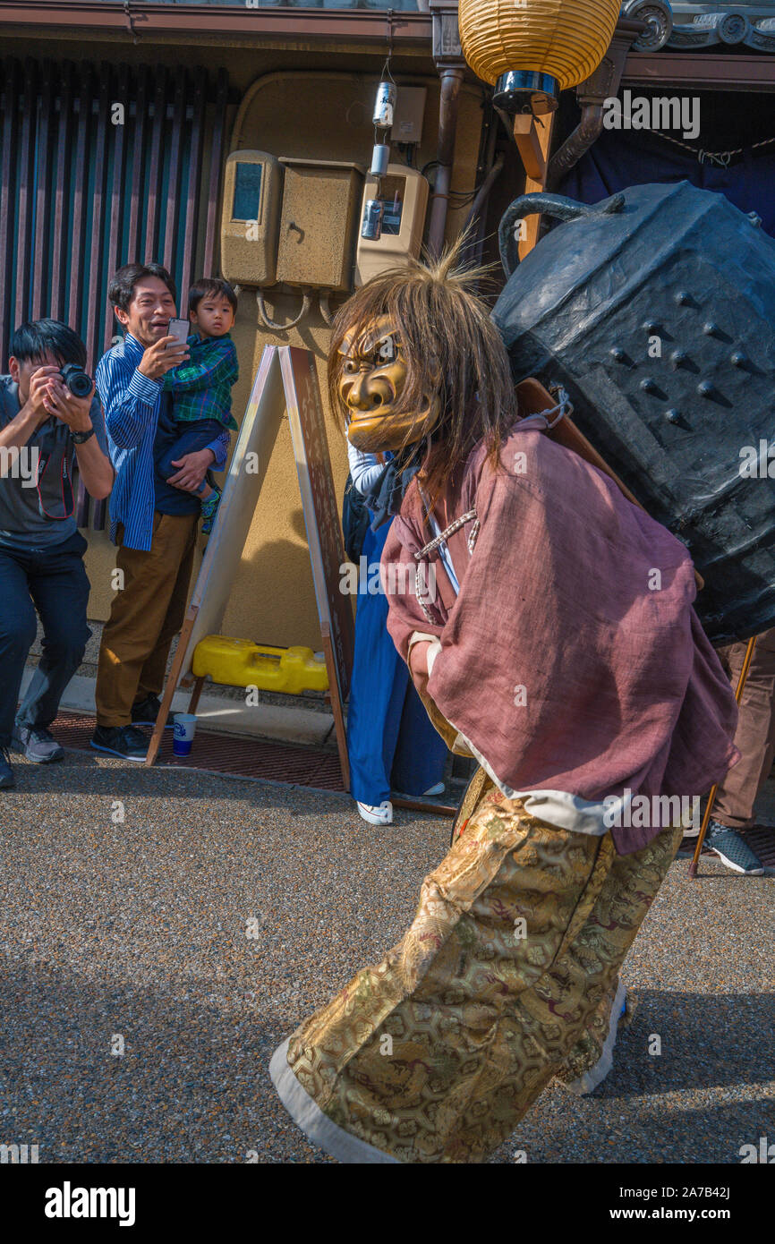 Hyorotsuki-Oni, Special kind of demon walking around while wandering ...
