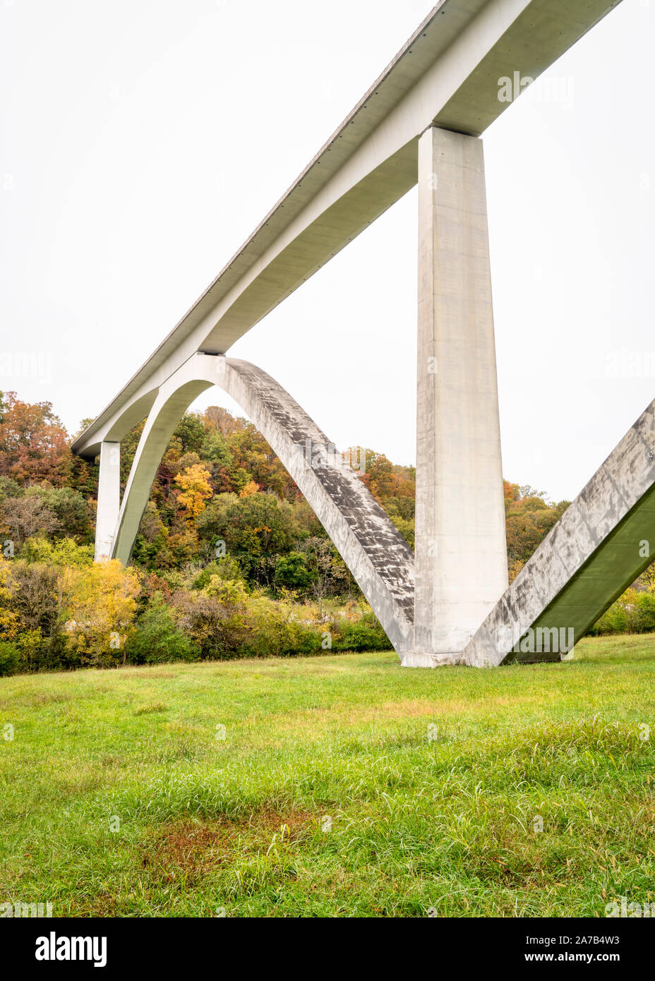 Double Arch Bridge at Natchez Trace Parkway near Franklin, TN, fall ...