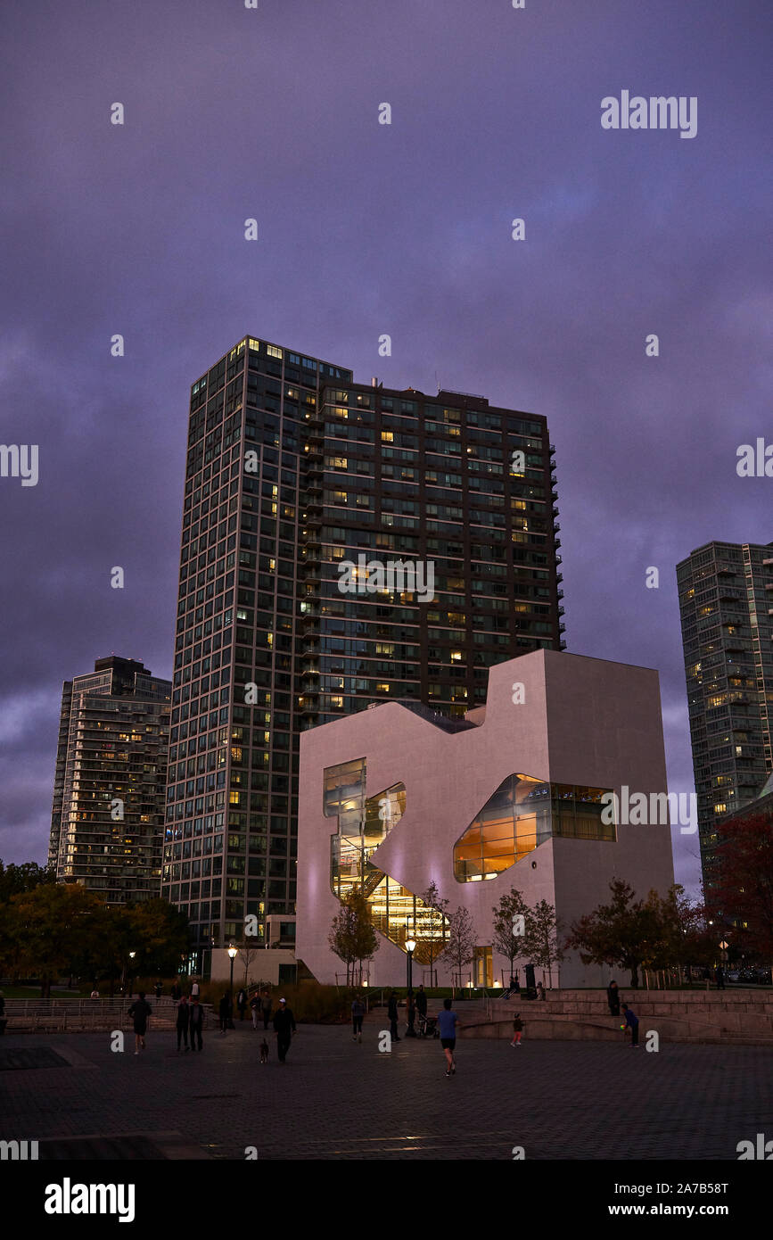 Hunters Point Community Library, designed by Steven Holl Architects ...