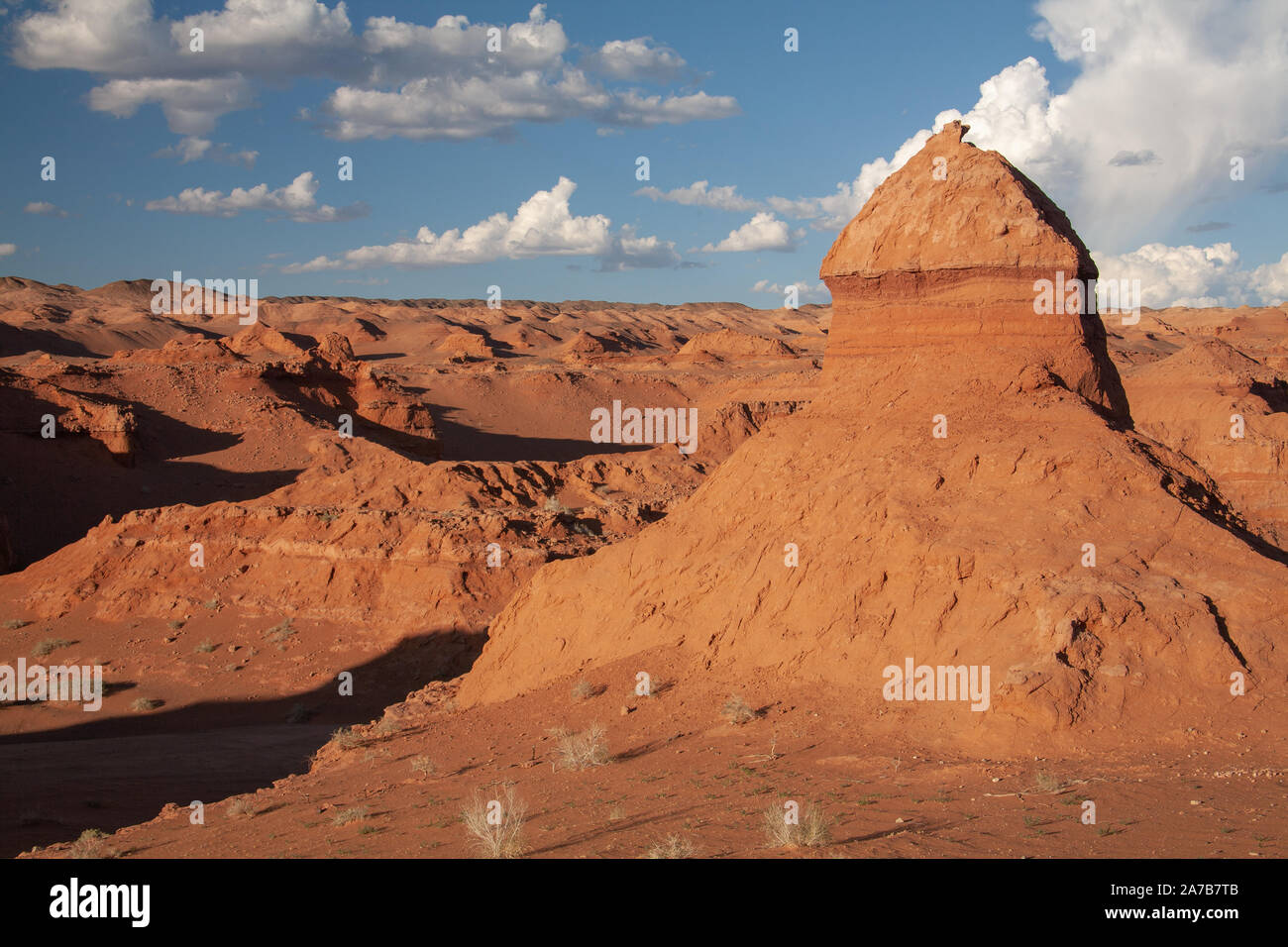 Red cliffs of Khermen Tsav canyon Stock Photo - Alamy