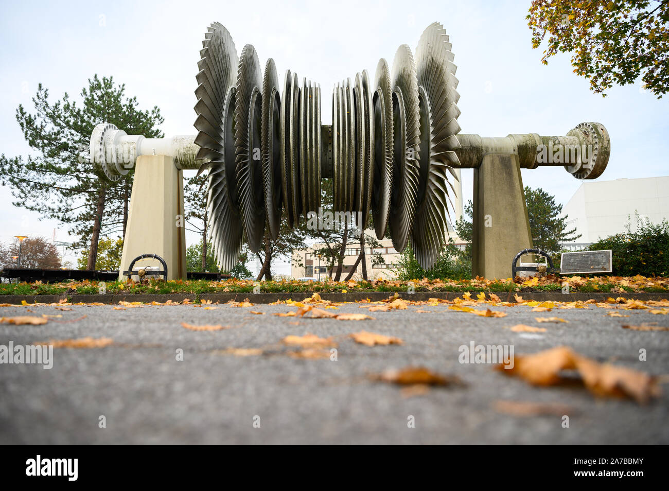 Rodenkirchen, Germany. 24th Oct, 2019. A disused low-pressure turbine ...