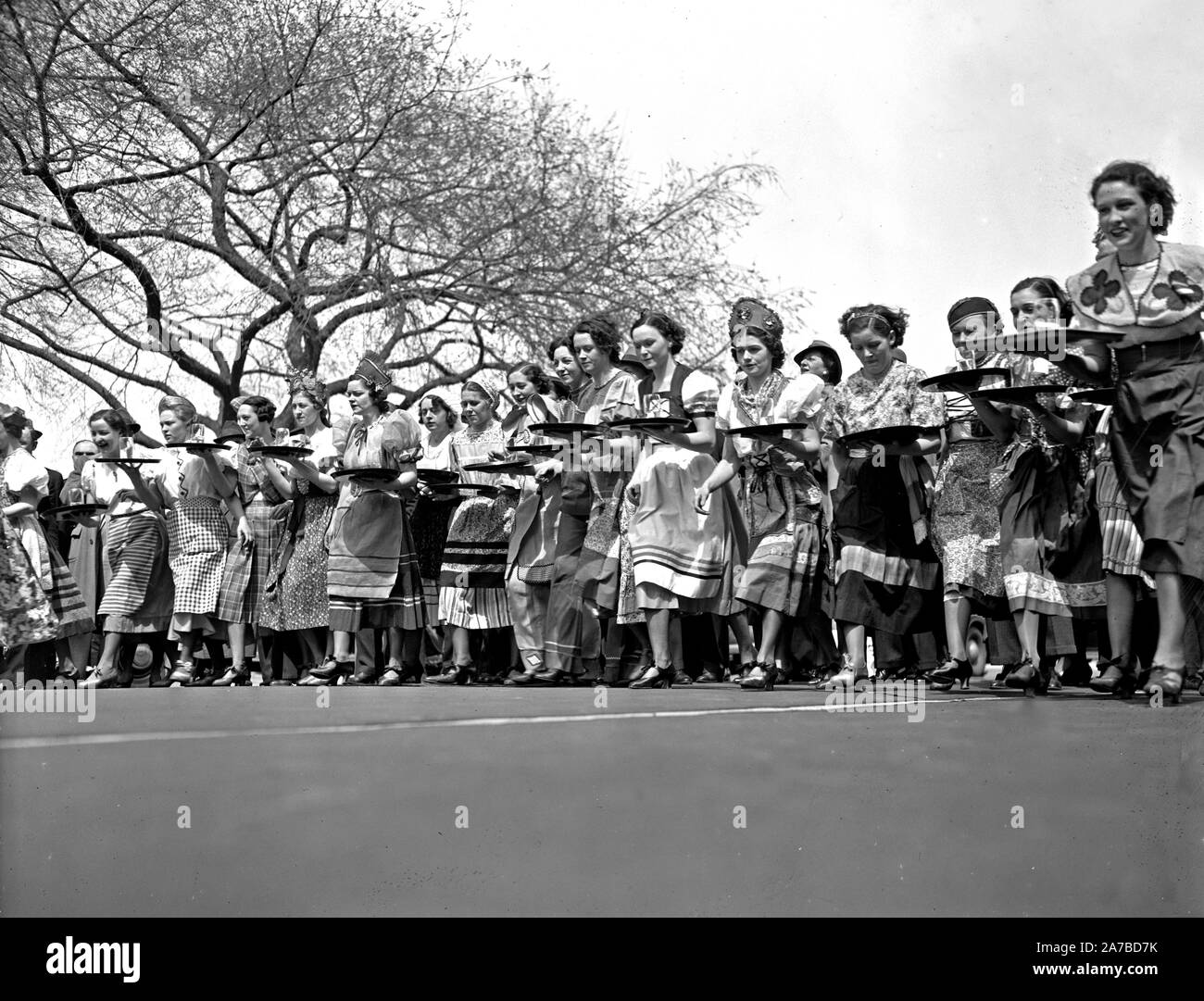 Waitresses 1900s waitress Black and White Stock Photos & Images - Alamy