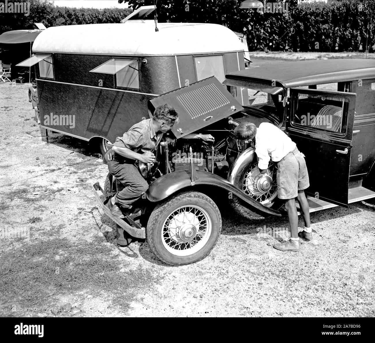 Early 1900s mechanic working on car hi-res stock photography and images ...